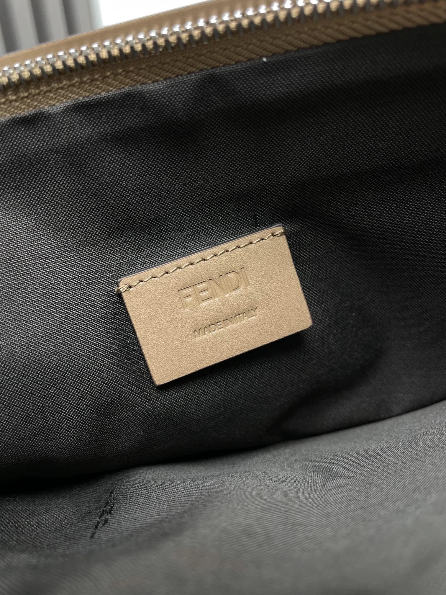 Top mirror Fendi Clutch Bags