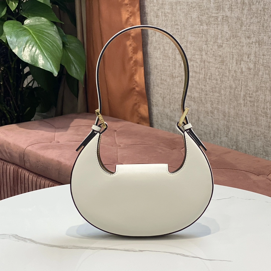 Top match Fendi Hobo Bags
