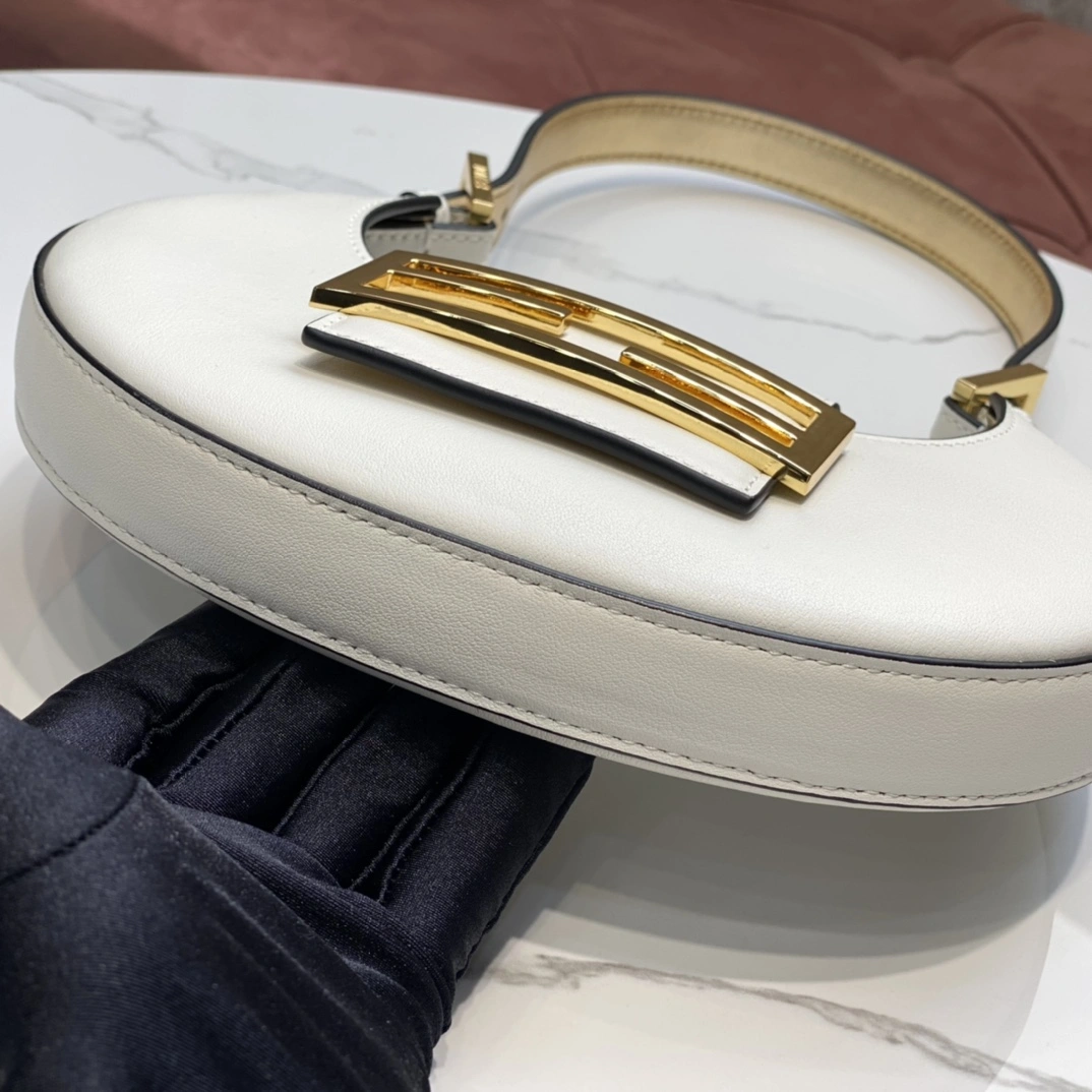 Top match Fendi Hobo Bags