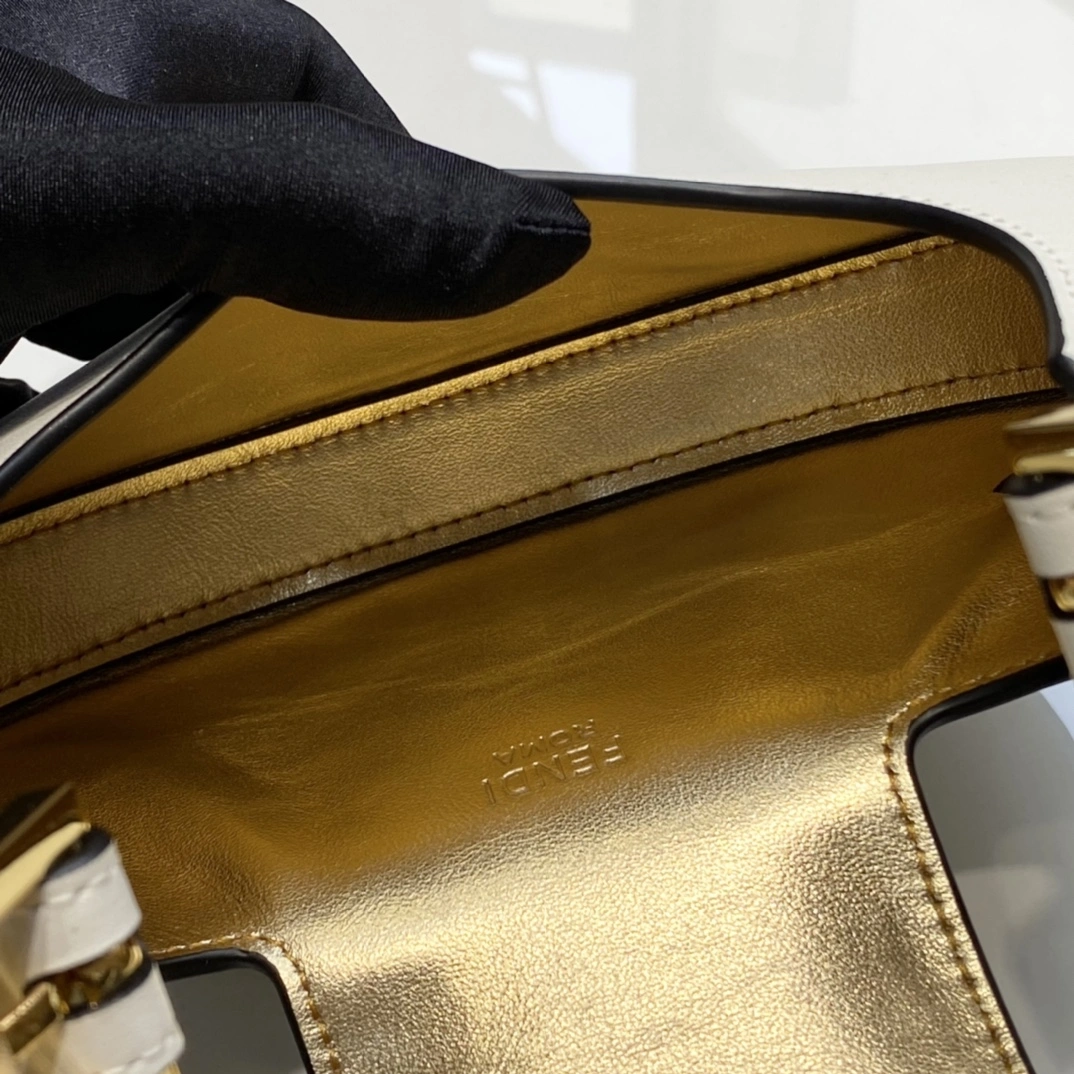 Top match Fendi Hobo Bags