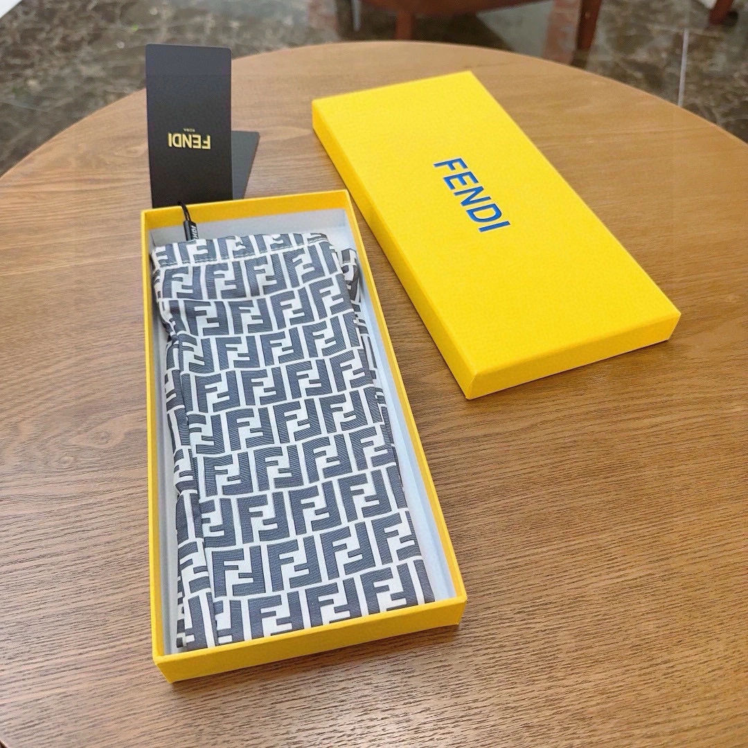 Brand-authenticated Fendi Ice Silk Sleeves