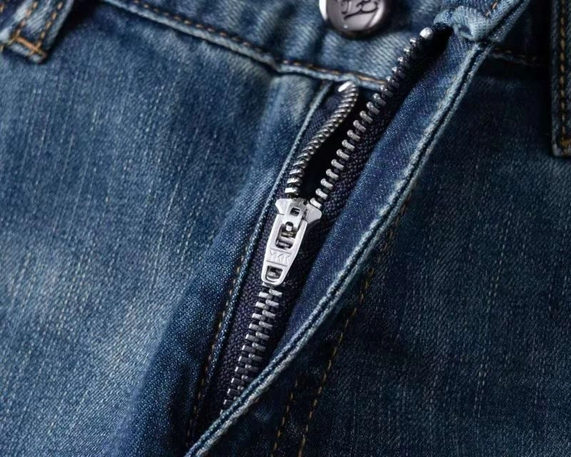 Low-cost Fendi Jeans