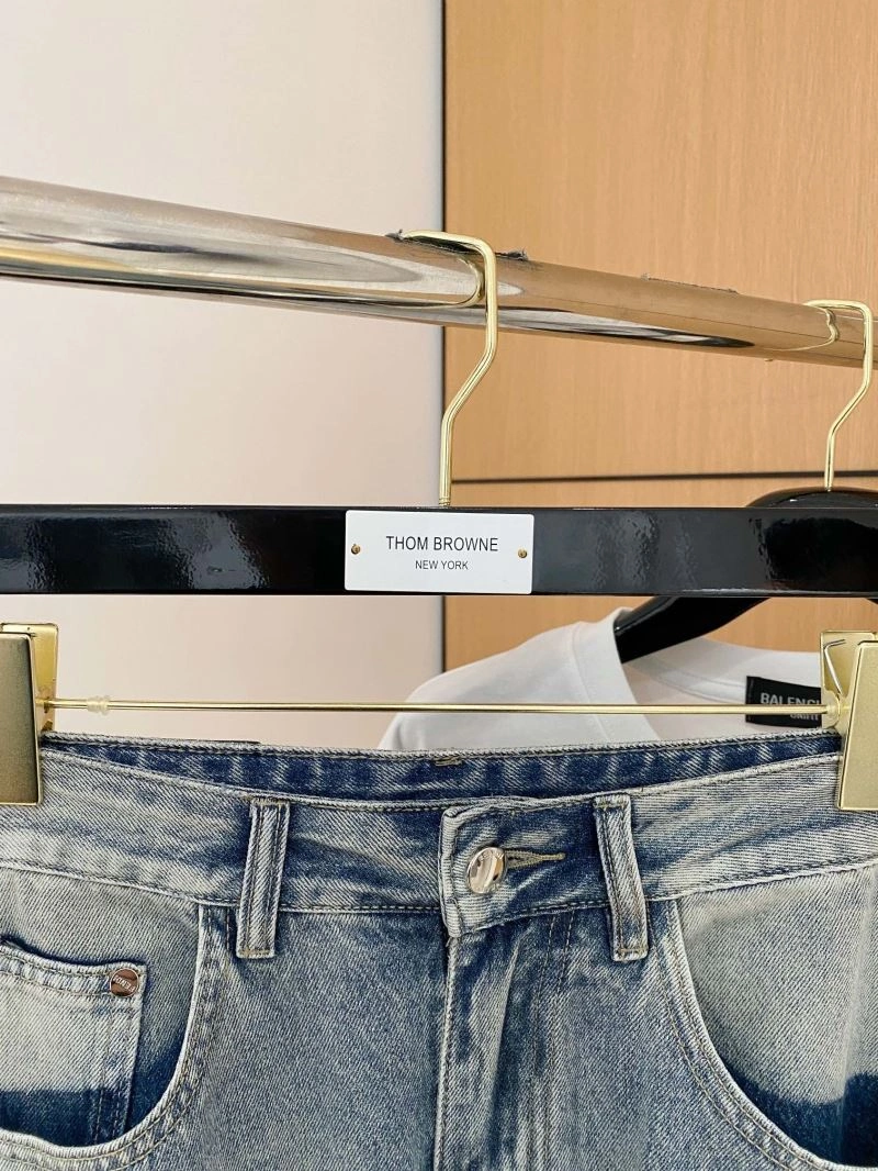 Low-cost Fendi Jeans