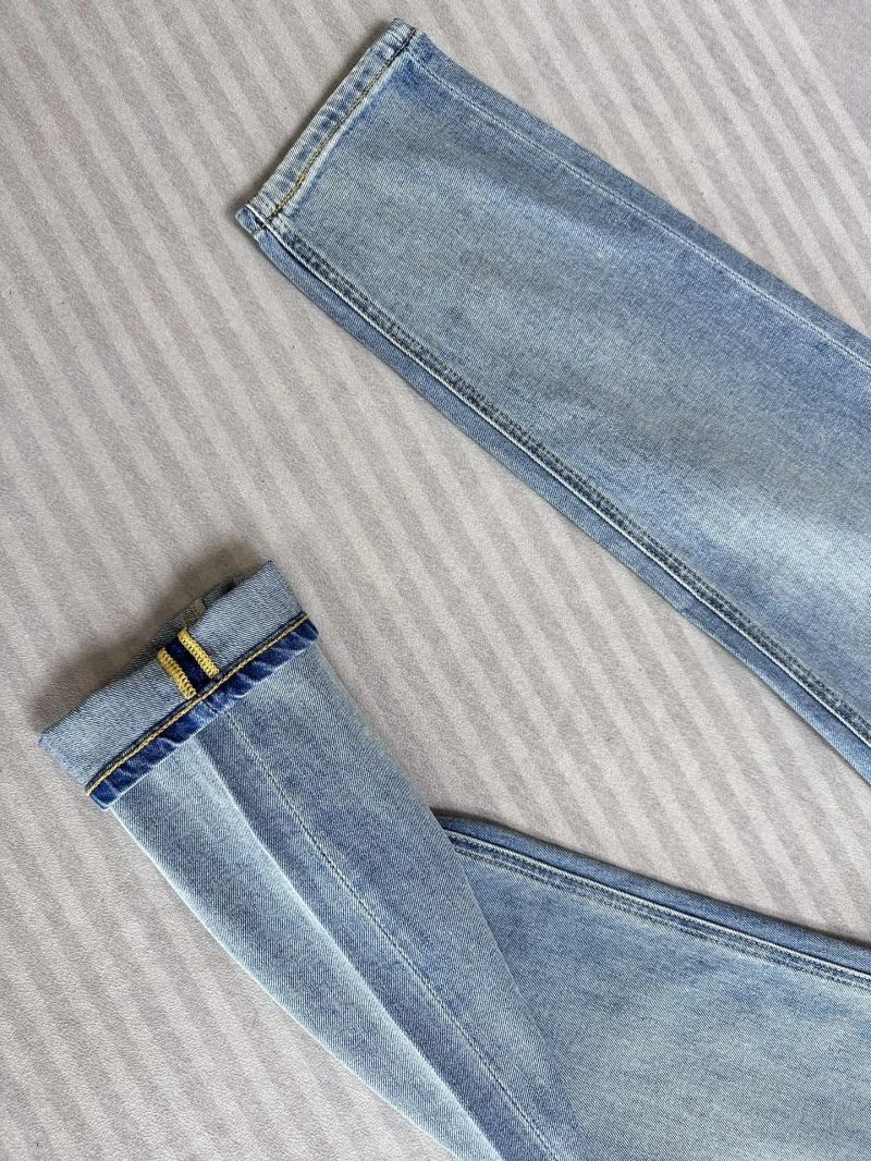 Low-cost Fendi Jeans