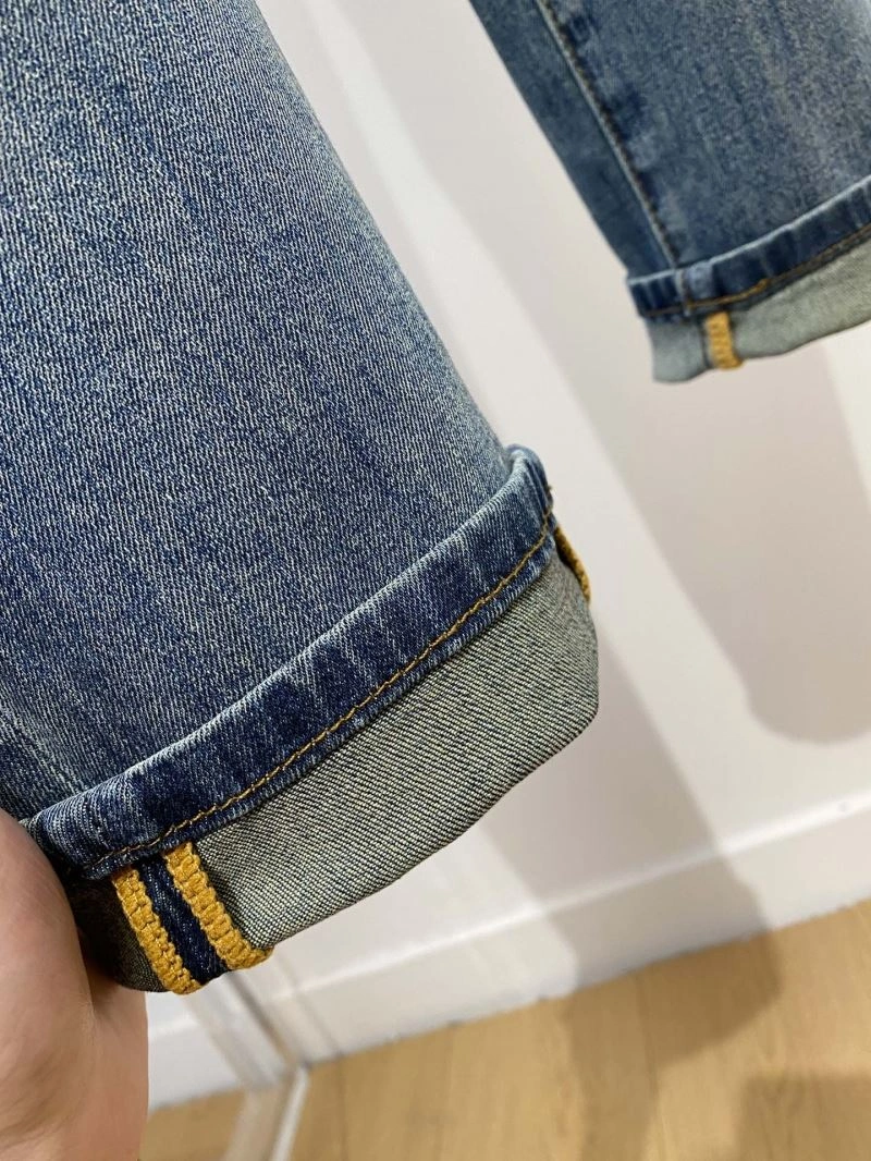 Low-cost Fendi Jeans