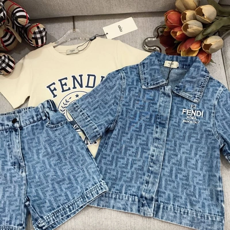 Top mirror Fendi Kids