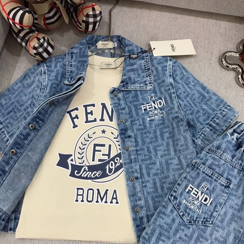 Top mirror Fendi Kids