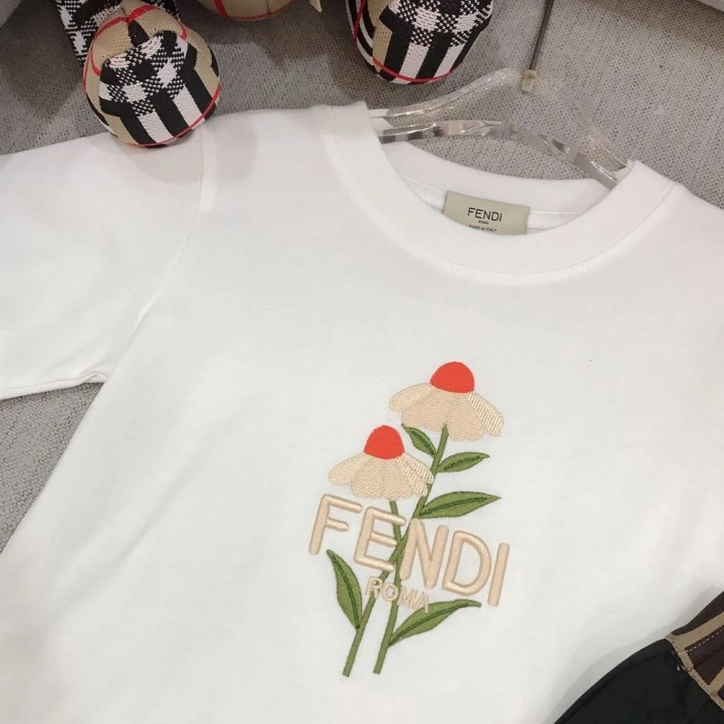 Top mirror Fendi Kids