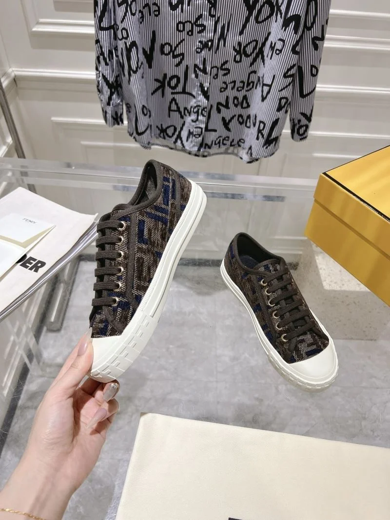 Top mirror Fendi Low Shoes