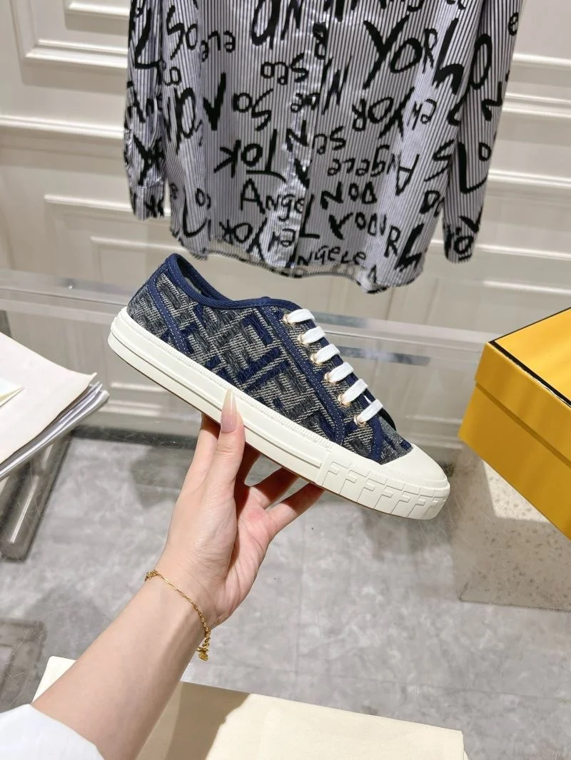 Top mirror Fendi Low Shoes
