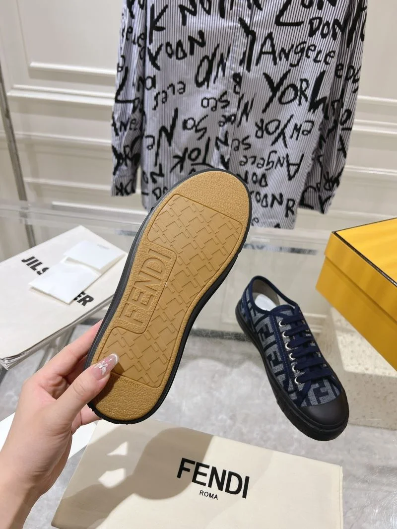 Top mirror Fendi Low Shoes