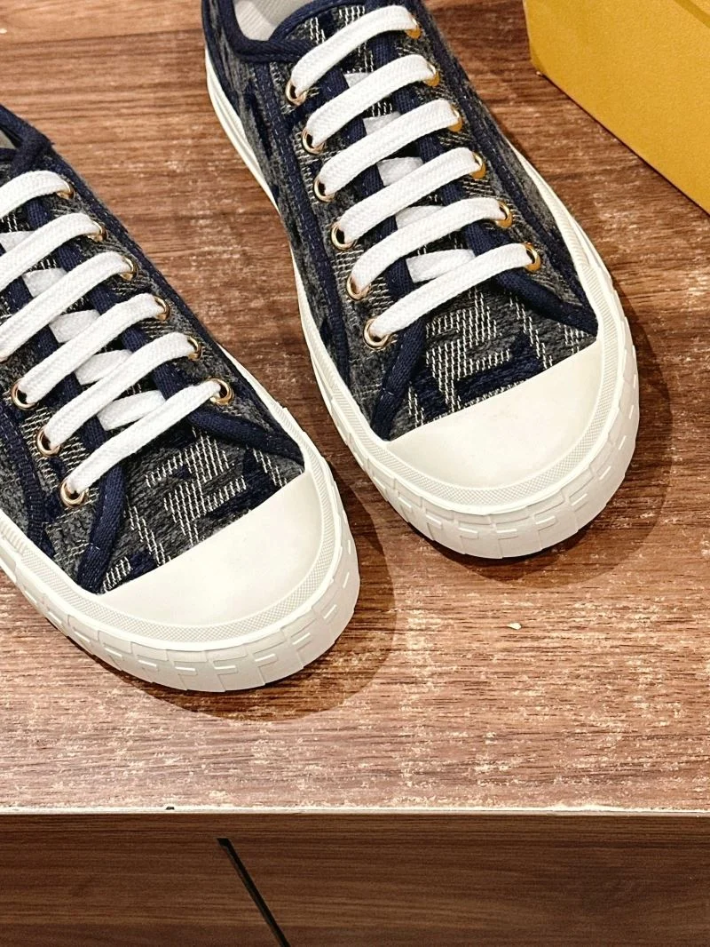 Top mirror Fendi Low Shoes