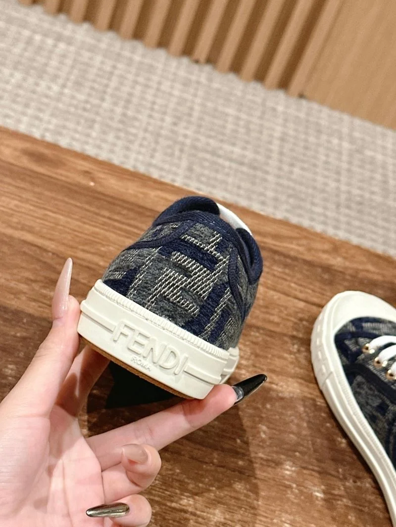 Top mirror Fendi Low Shoes