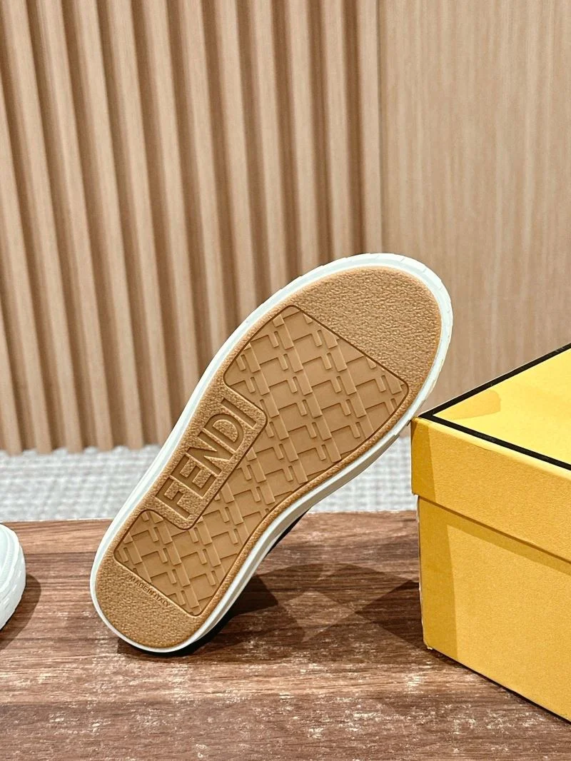 Top mirror Fendi Low Shoes