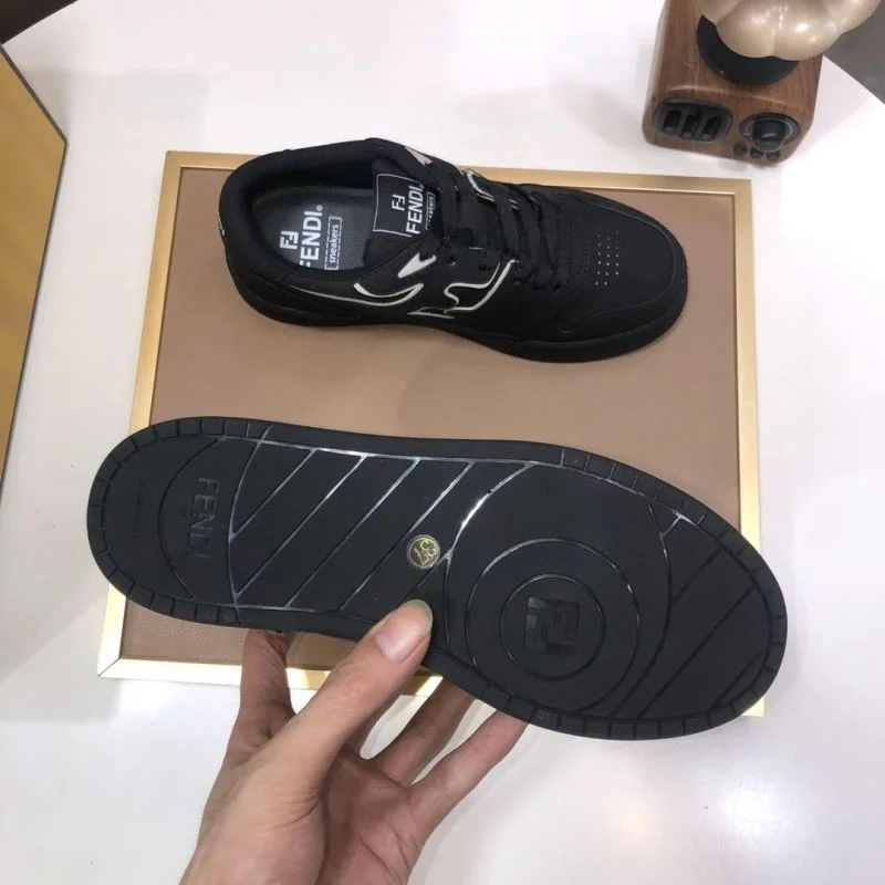 Top mirror Fendi Low Shoes