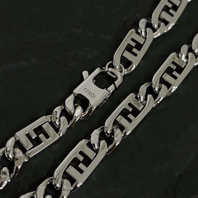 Top mirror Fendi Necklaces