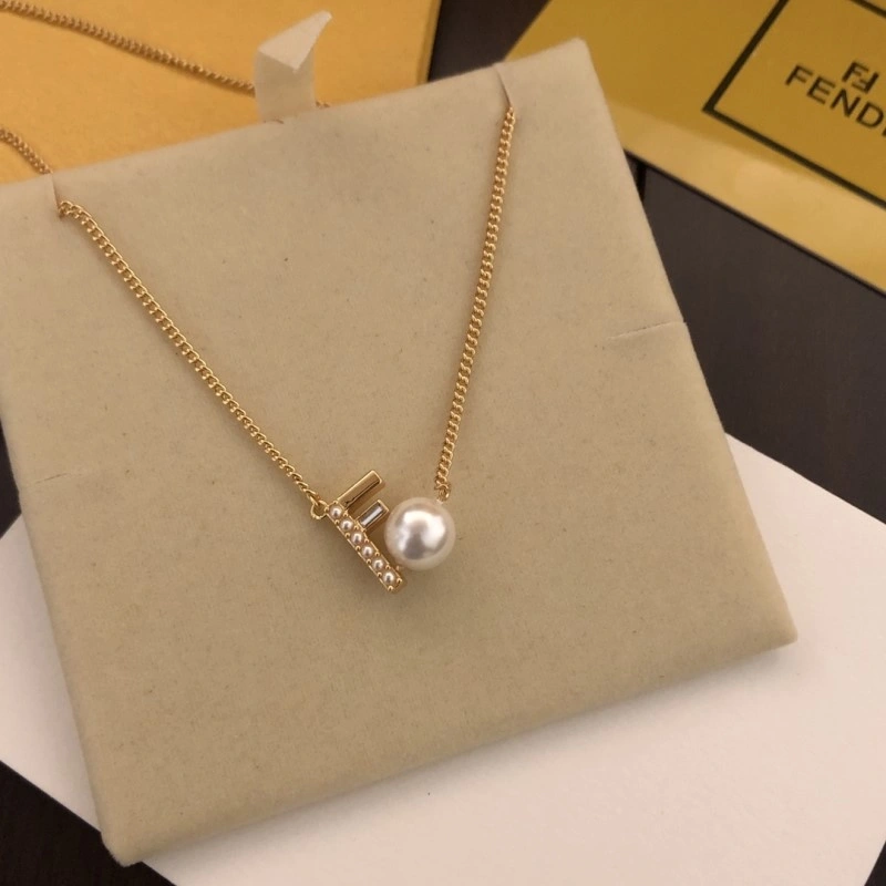 Top mirror Fendi Necklaces