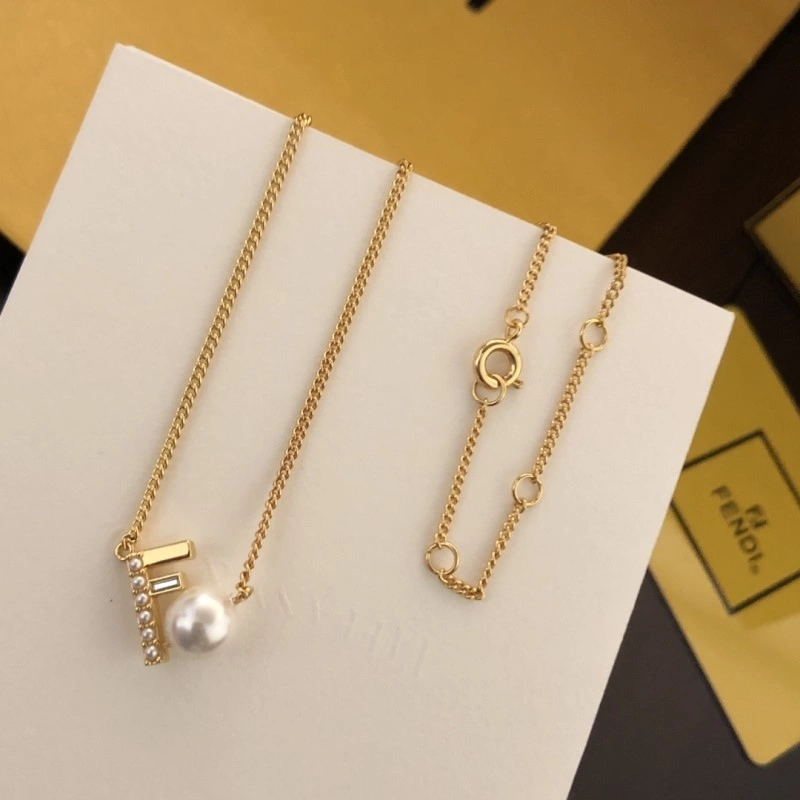 Top mirror Fendi Necklaces