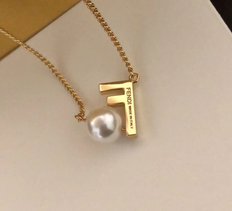 Top mirror Fendi Necklaces