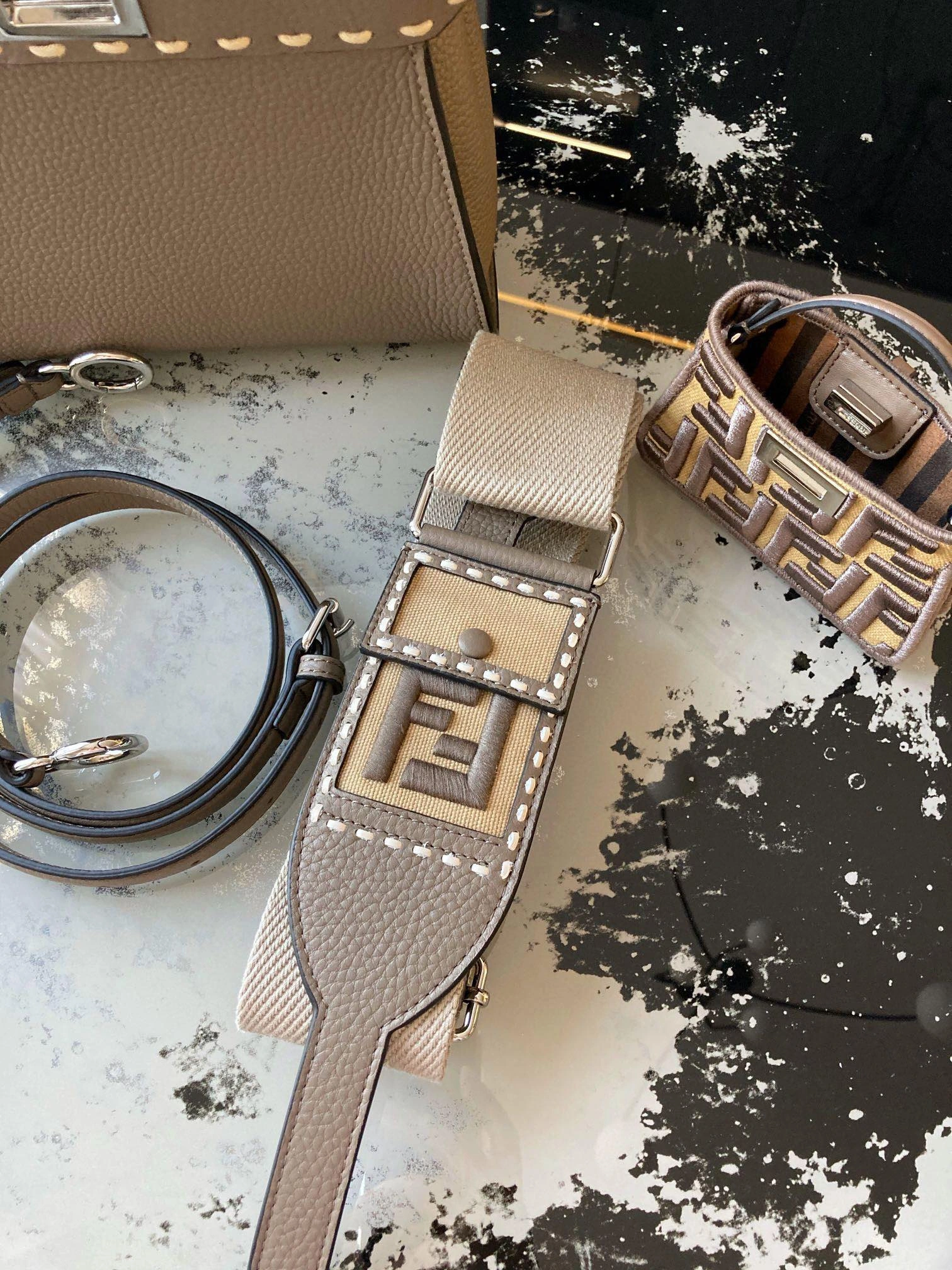 Top mirror Fendi Peekaboo Bags