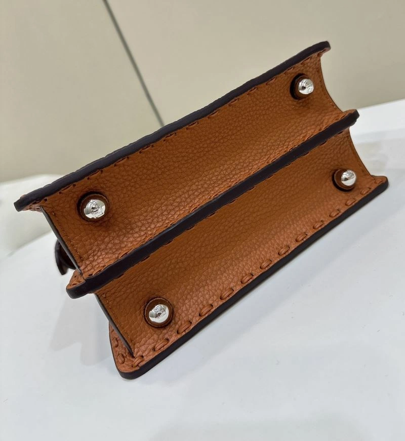 Top mirror Fendi Peekaboo Bags