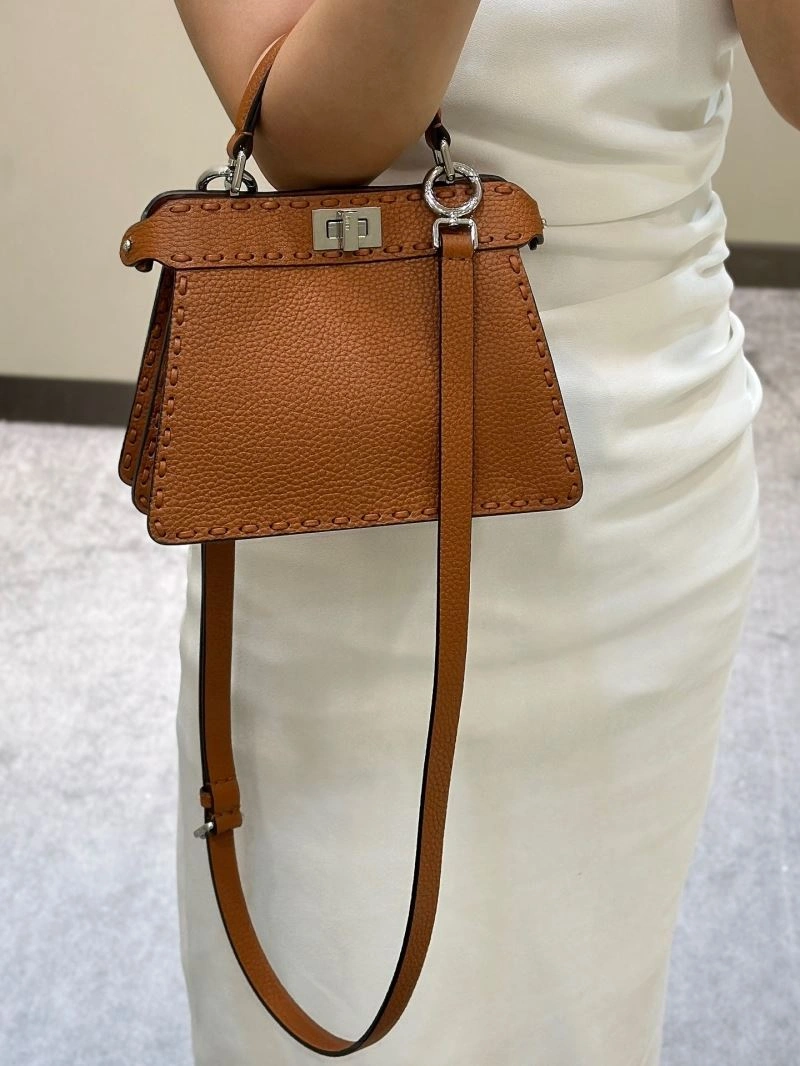 Top mirror Fendi Peekaboo Bags