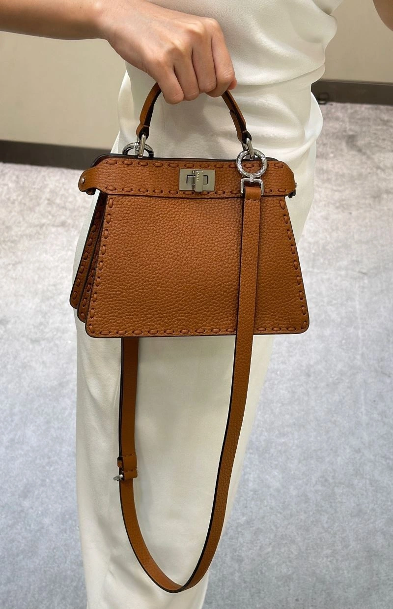 Top mirror Fendi Peekaboo Bags