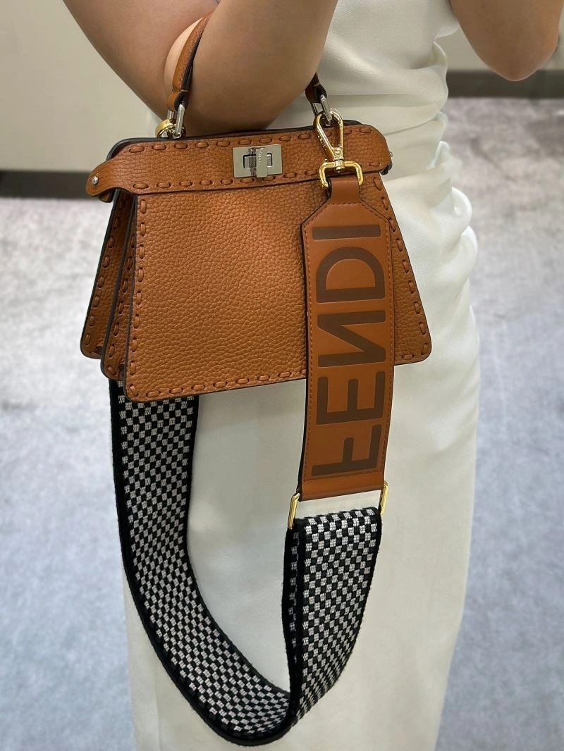 Top mirror Fendi Peekaboo Bags