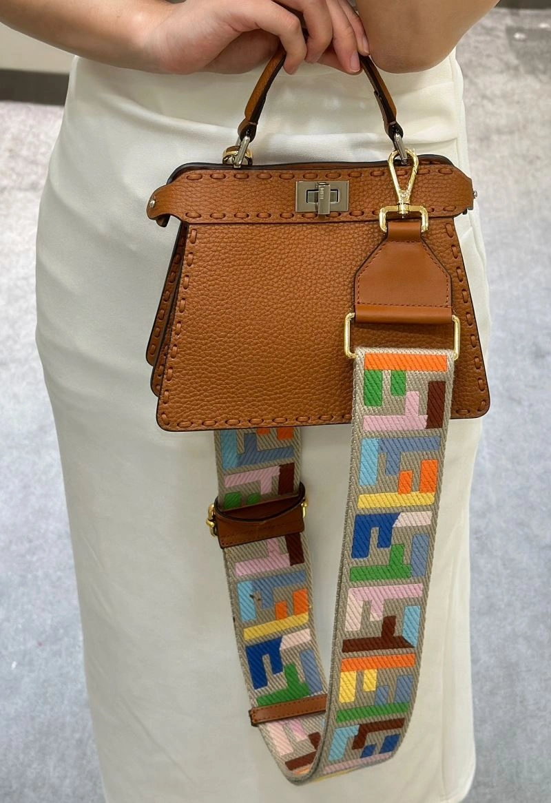 Top mirror Fendi Peekaboo Bags
