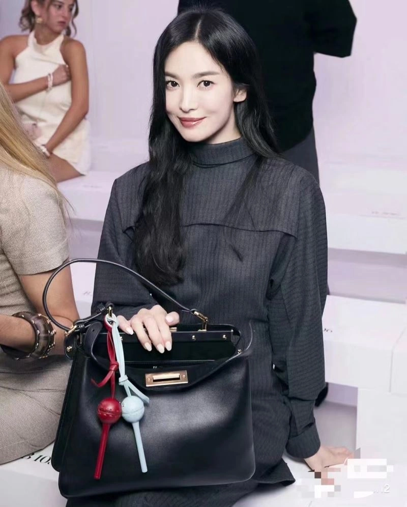Top match Fendi Peekaboo Bags