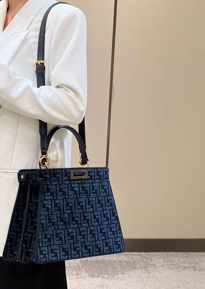 Top mirror Fendi Peekaboo Bags
