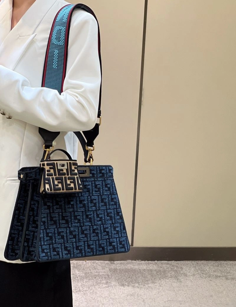 Top mirror Fendi Peekaboo Bags