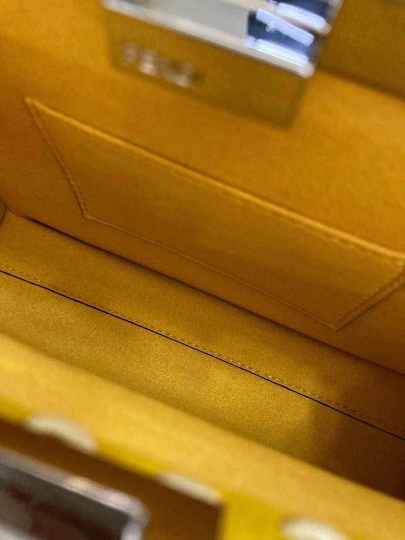 Top match Fendi Peekaboo Bags
