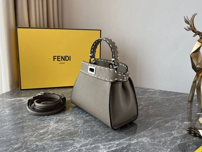 Top mirror Fendi Peekaboo Bags