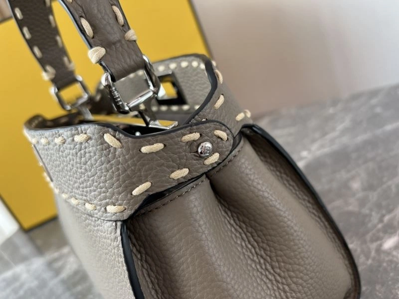 Top mirror Fendi Peekaboo Bags
