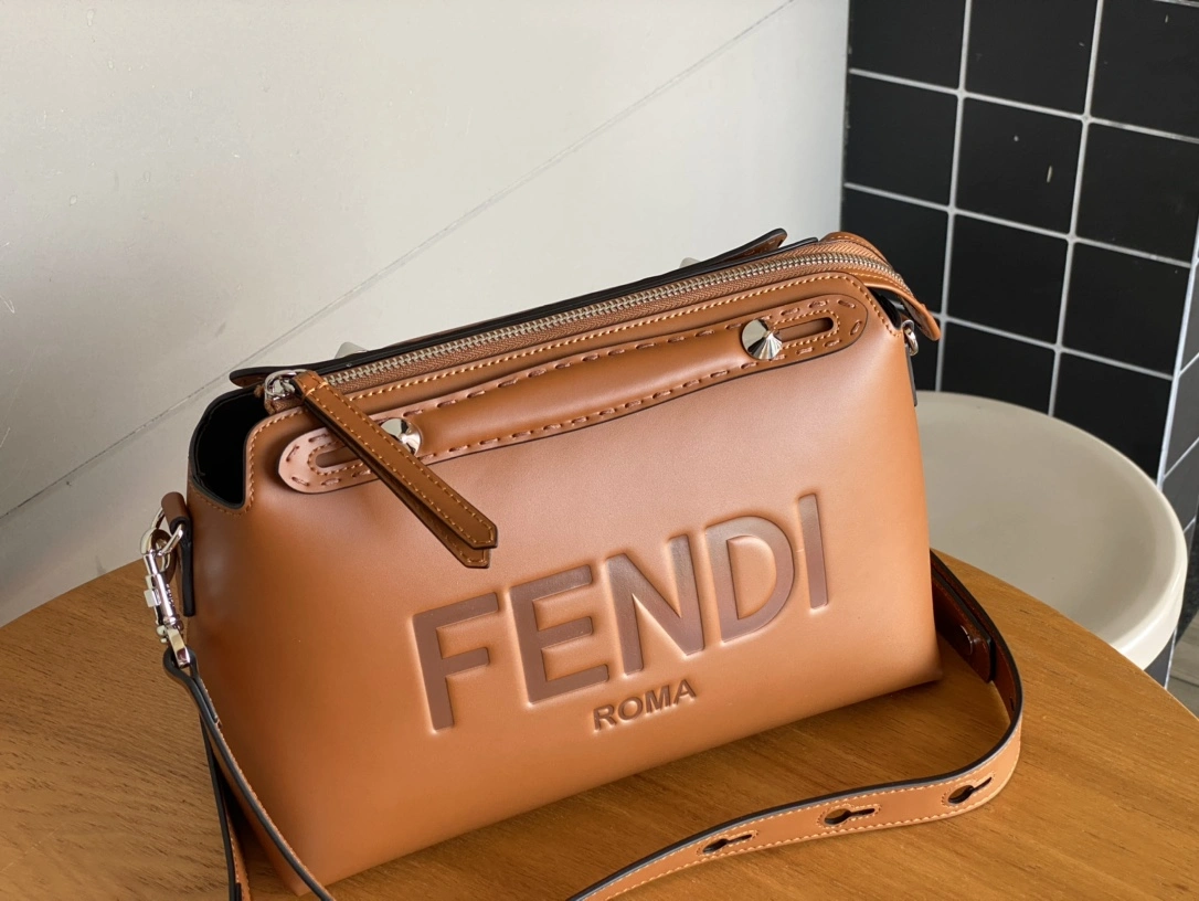 Top mirror Fendi Pillow Bags