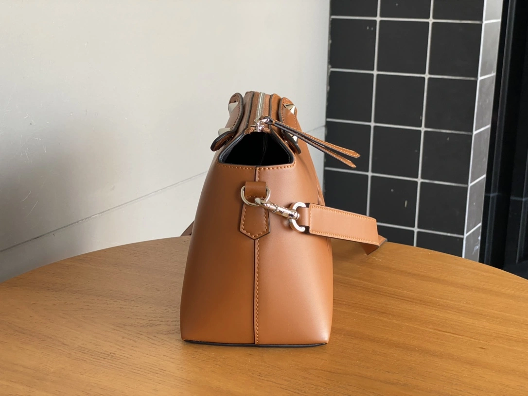 Top mirror Fendi Pillow Bags