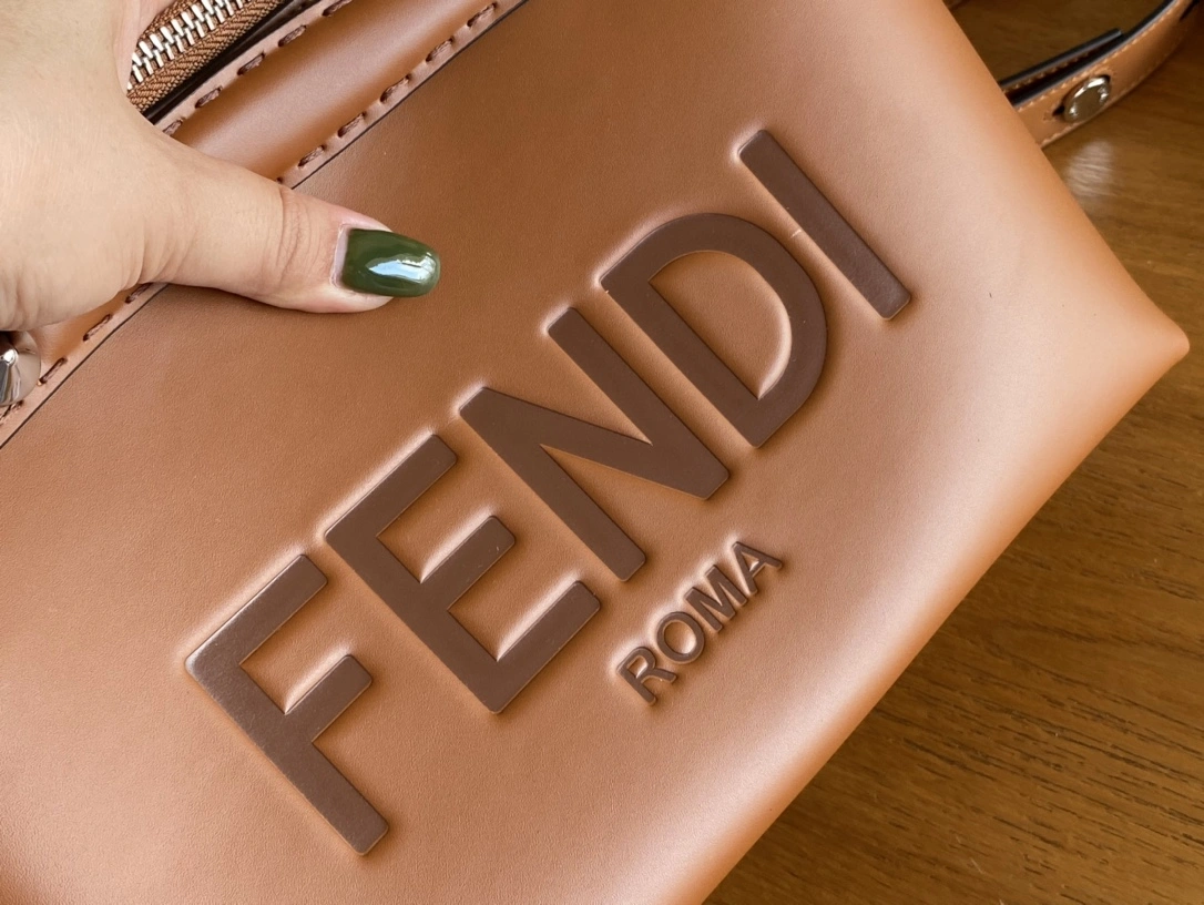Top mirror Fendi Pillow Bags