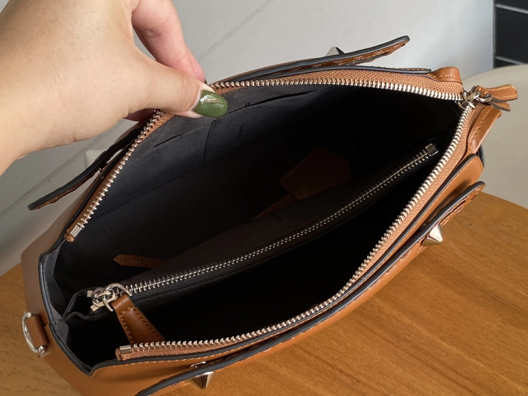 Top mirror Fendi Pillow Bags
