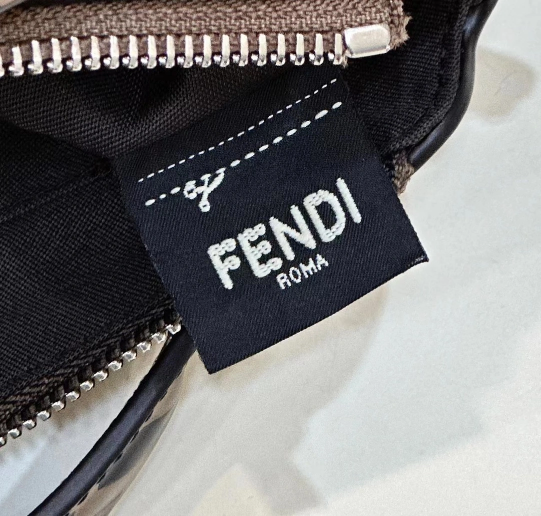 Top mirror Fendi Pillow Bags