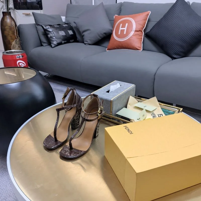 Top mirror Fendi Sandals