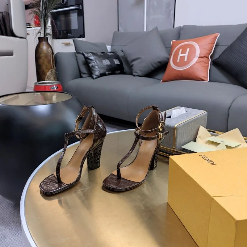 Top mirror Fendi Sandals