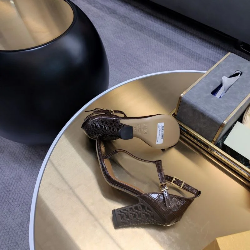 Top mirror Fendi Sandals