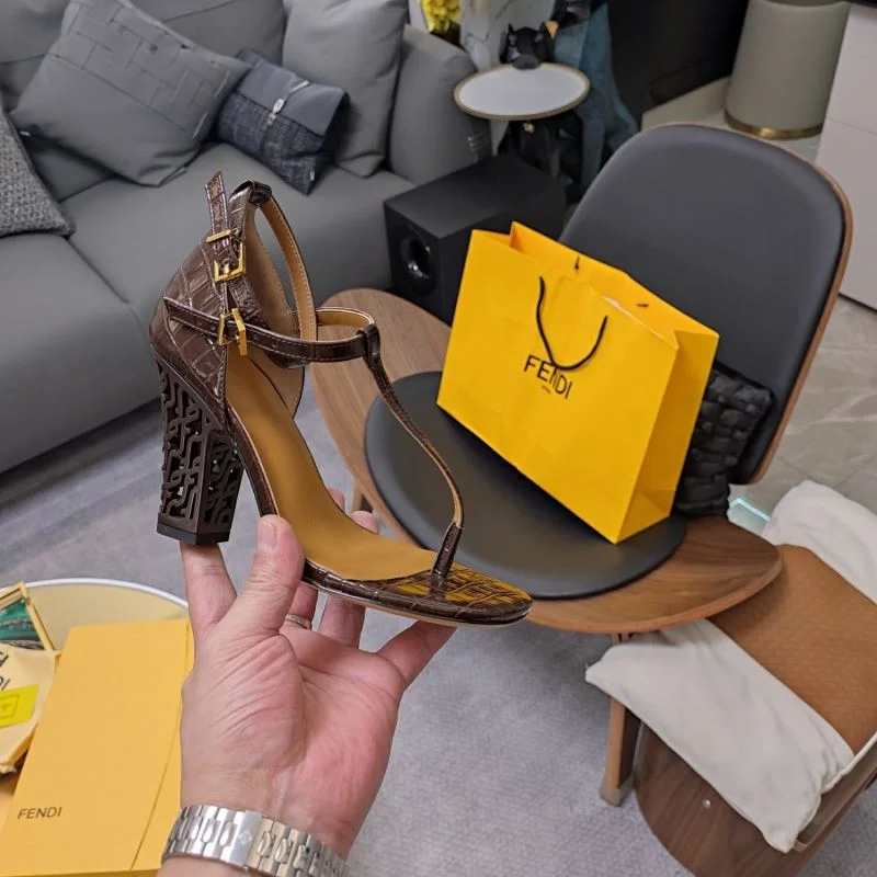 Top mirror Fendi Sandals