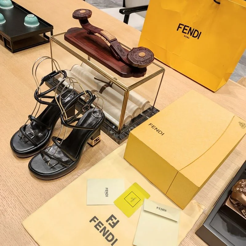 Top mirror Fendi Sandals