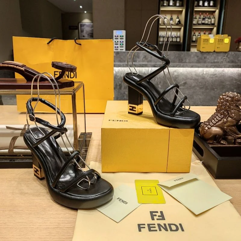 Top mirror Fendi Sandals
