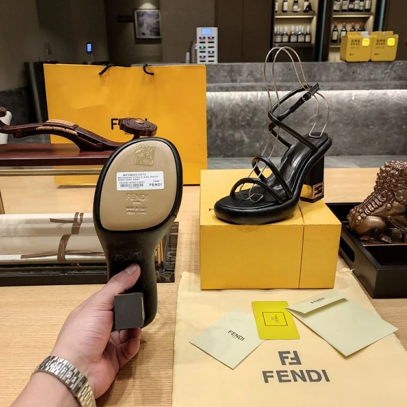 Top mirror Fendi Sandals