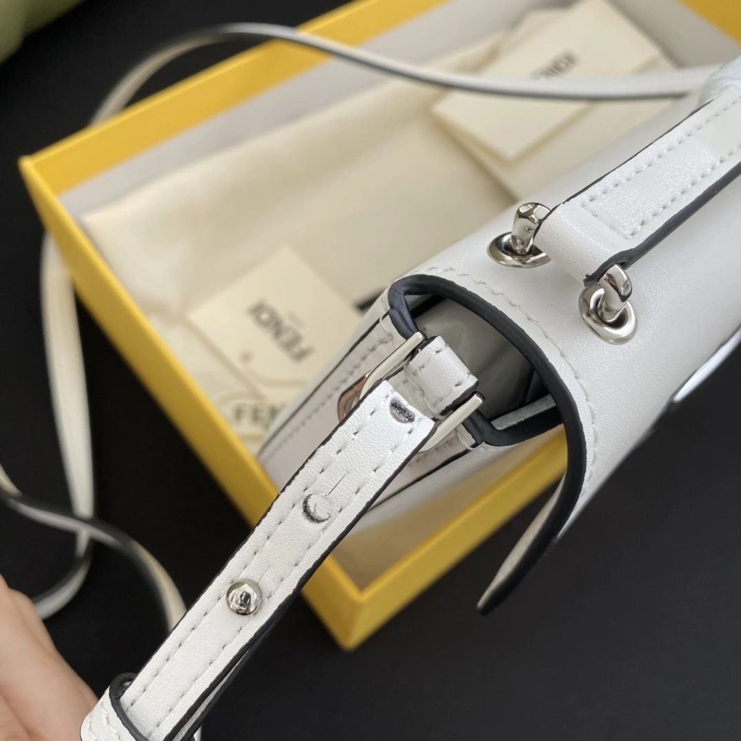 Accurate model Fendi Satchel Bags