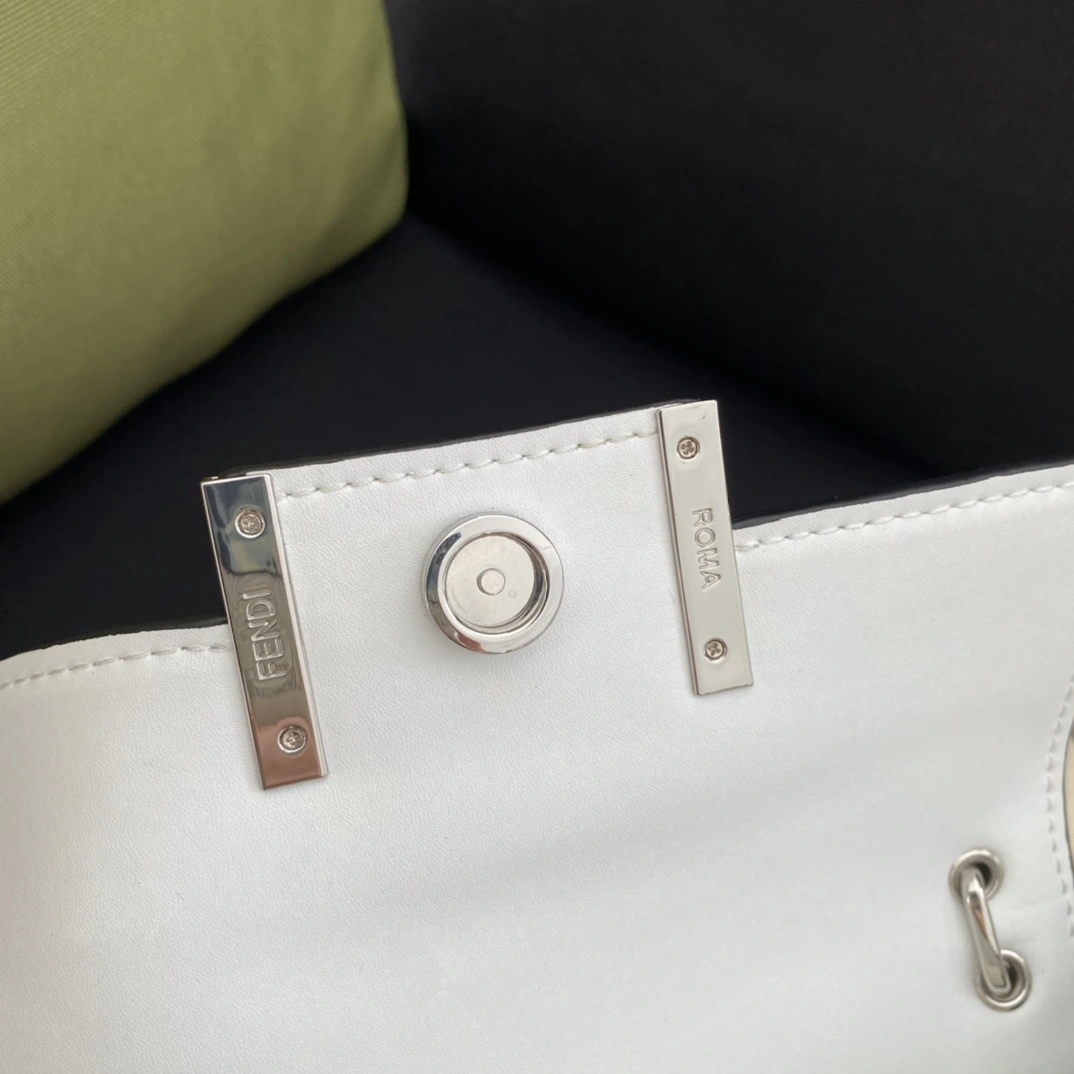 Accurate model Fendi Satchel Bags
