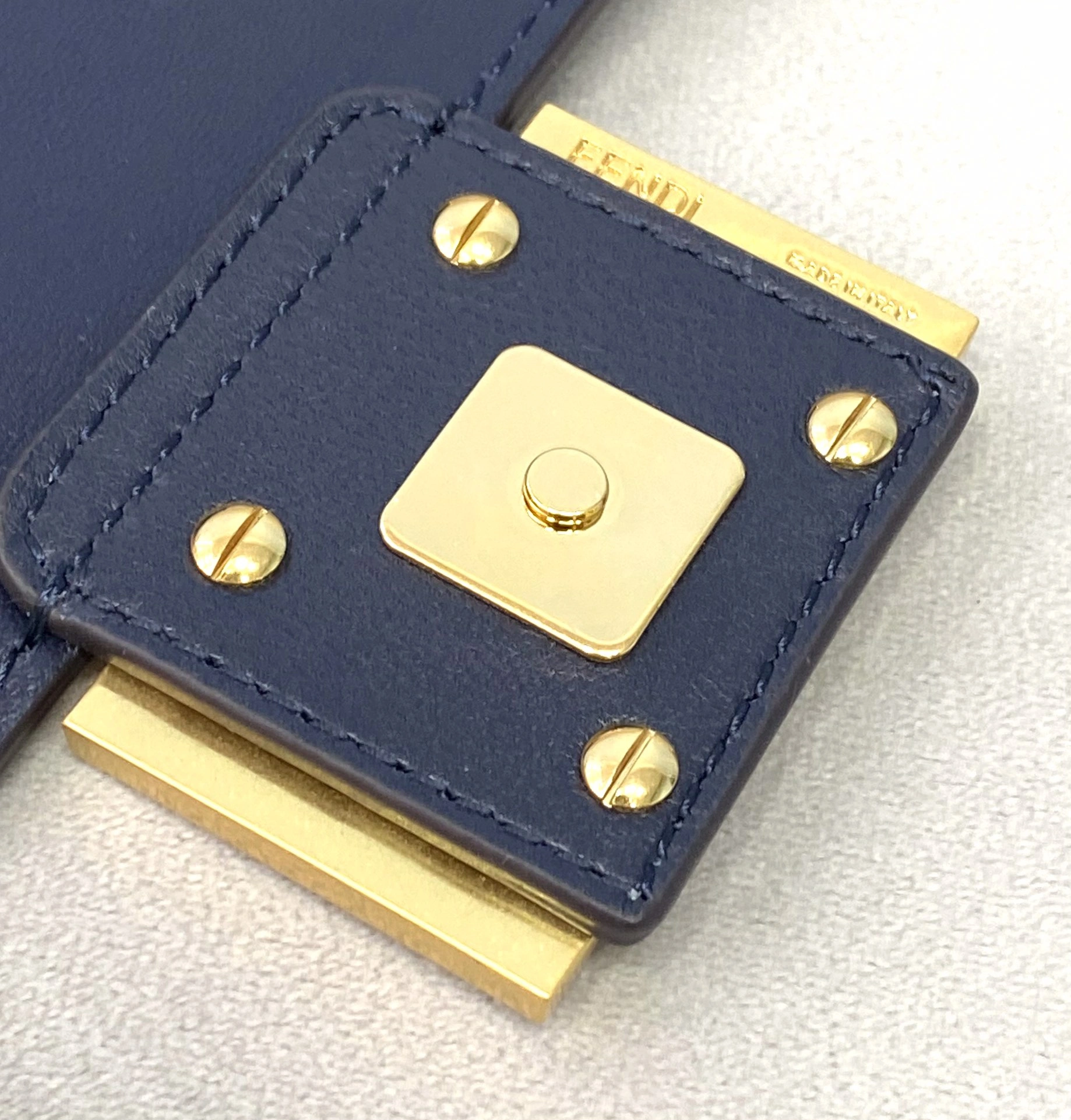 Accurate model Fendi Satchel Bags